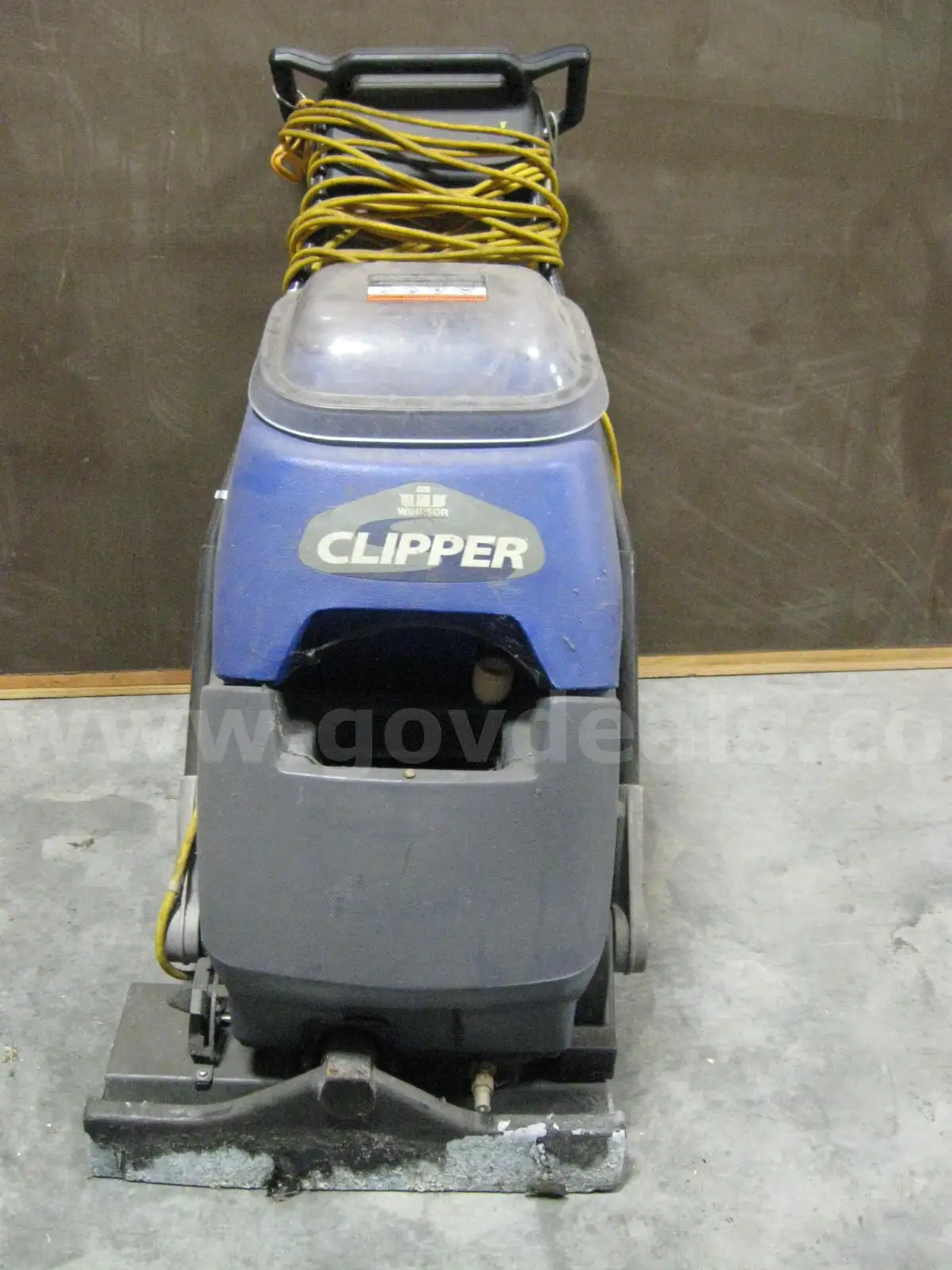 Windsor Clipper Carpet Cleaner | AllSurplus