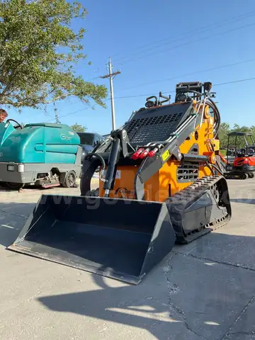 UNUSED LANDHERO LDH-T380 TRACK LOADER | AllSurplus