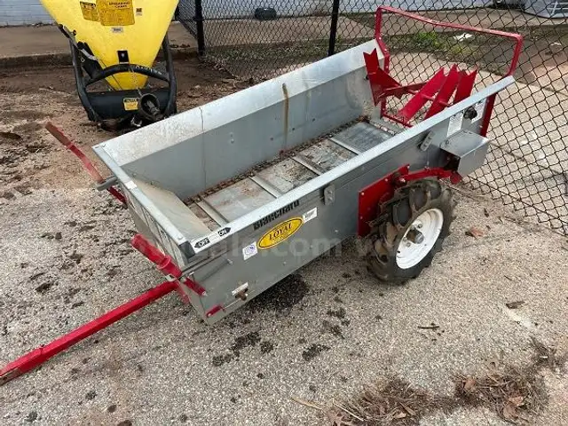 Small Pull Behind Manure Spreader | AllSurplus