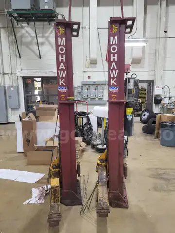 Mohawk Vehicle 2 Post Car Lift Max Capacity 10,000lbs | GovDeals