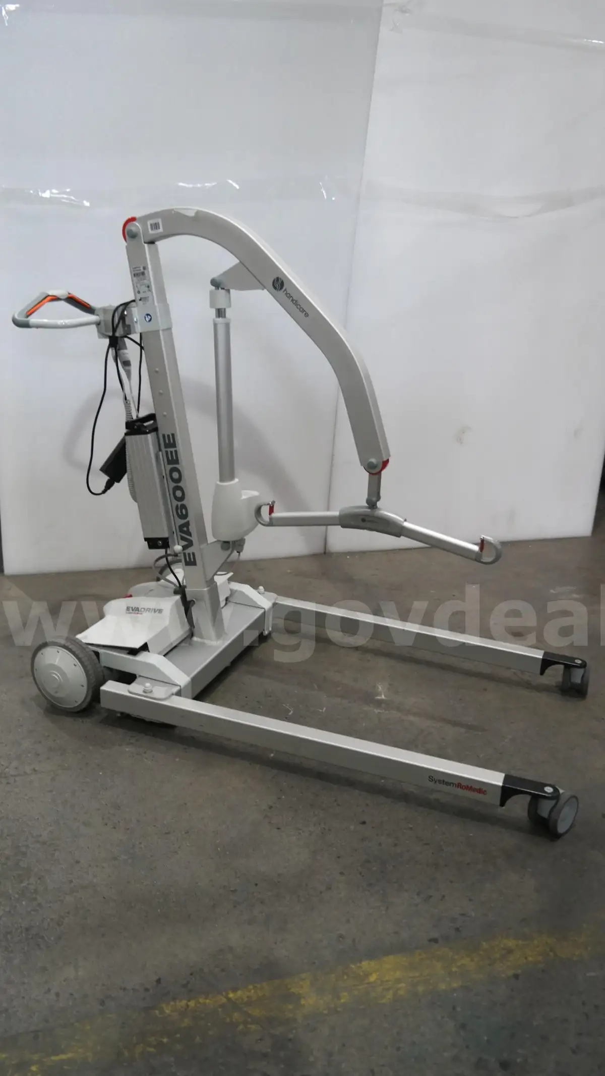 (1)-Handicare EvaDrive Motorized Patient Lift, 24v | AllSurplus