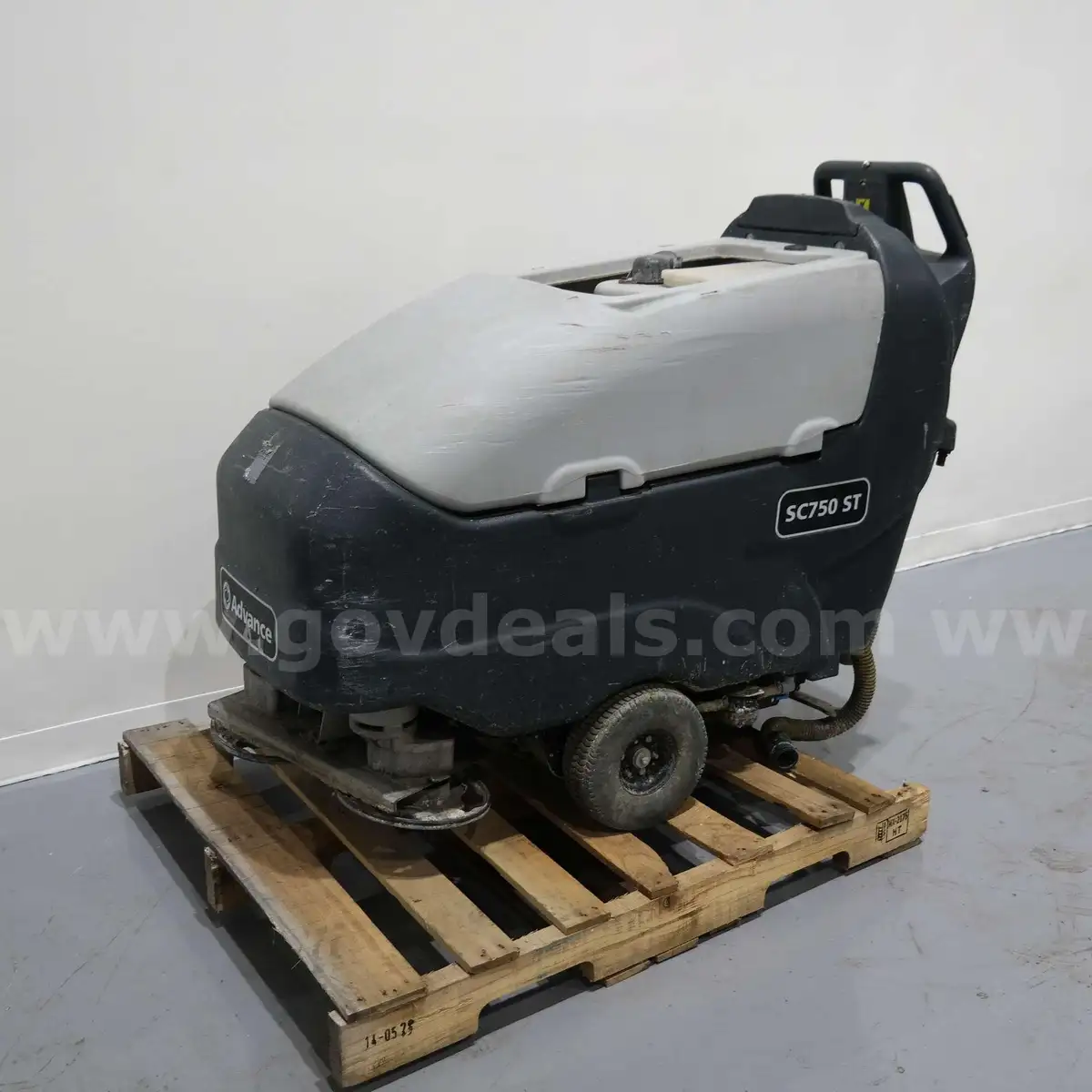 Nilfisk Advance SC750 ST Floor Scrubber | AllSurplus