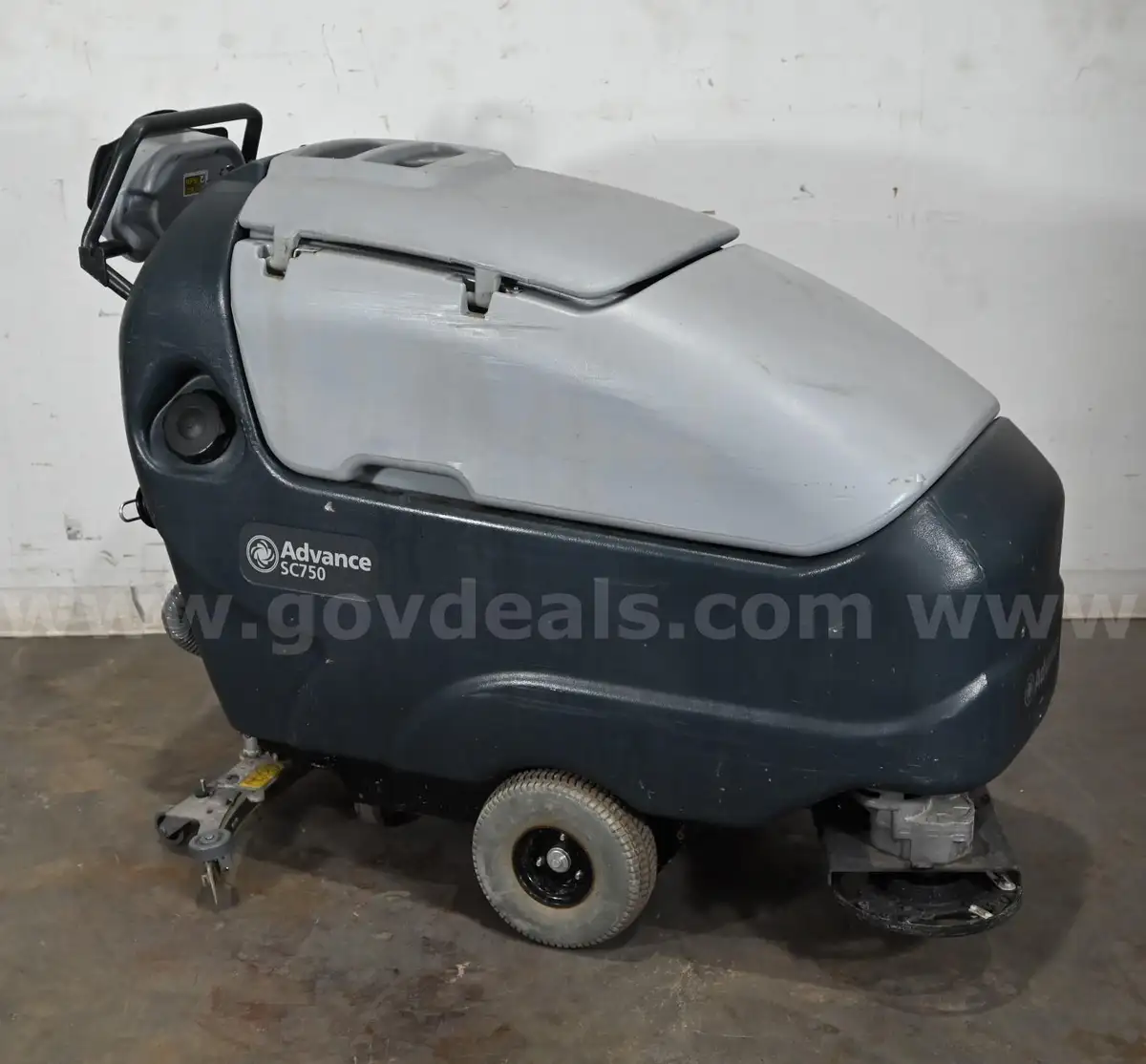 Advance SC750-28D Floor Scrubber | AllSurplus