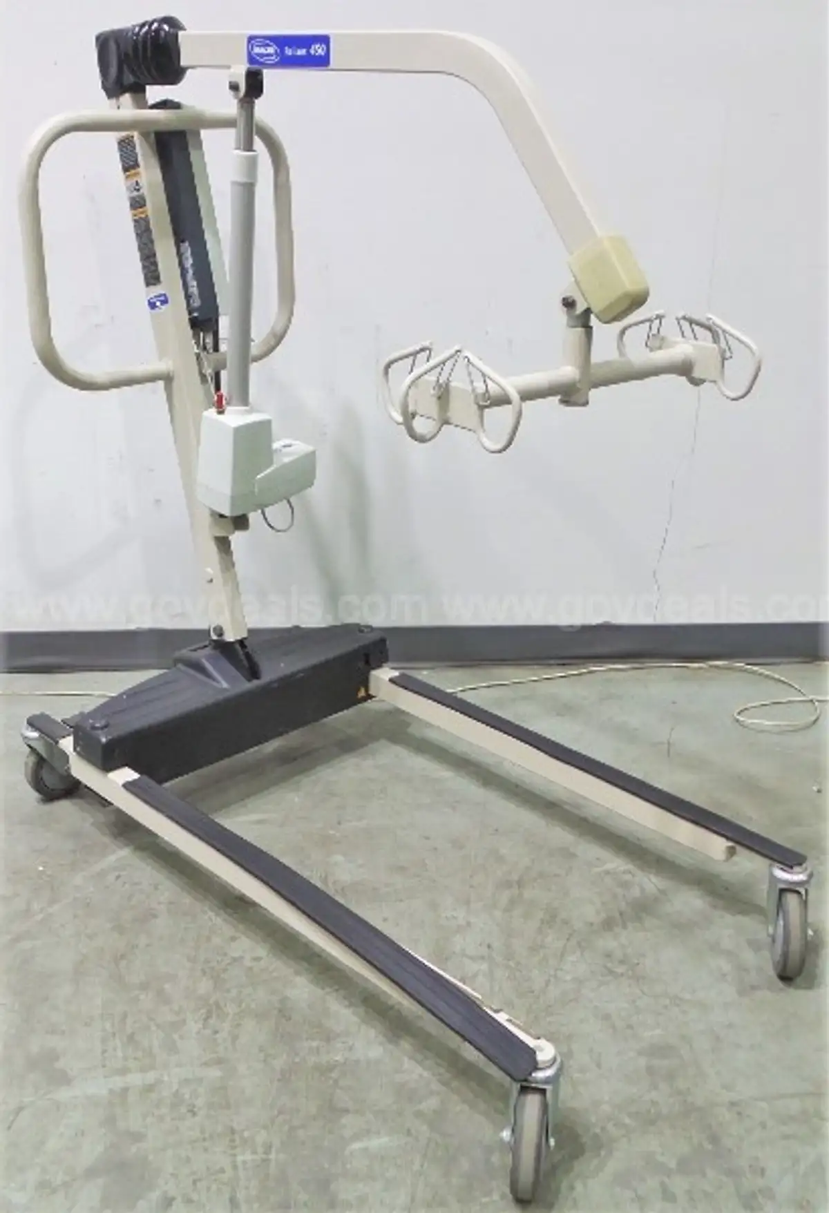 Invacare Reliant 450 Patient Lift Model RPA450-1 | AllSurplus