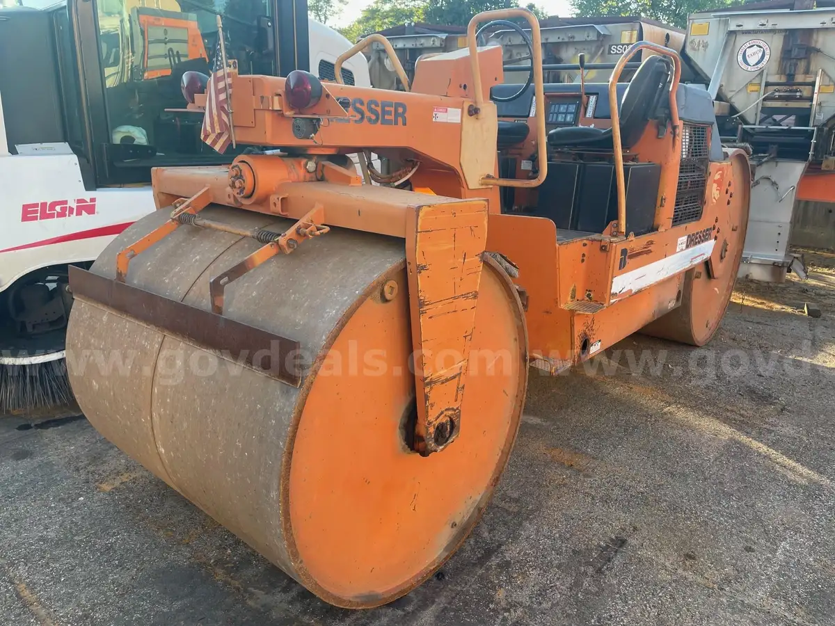 Dresser 714 Asphalt No Vibratory Roller | AllSurplus