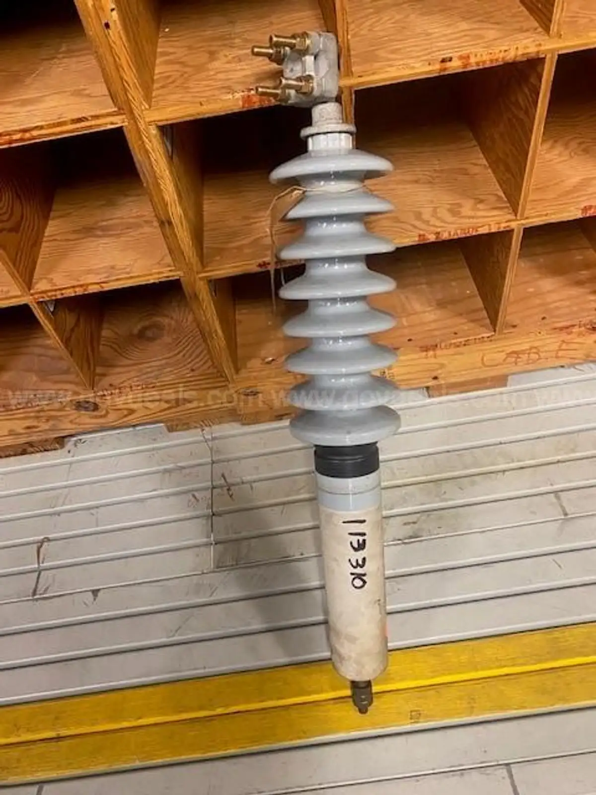 BUSHING, 38 KV, 400 A, 3917166G4, GE | AllSurplus