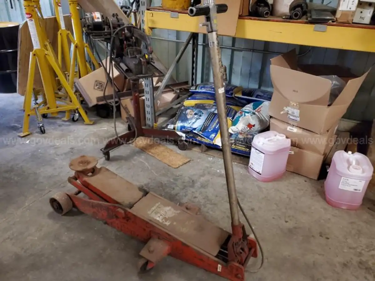Blackhawk Automotive 6-Ton Air Actuated Service Floor Jack | AllSurplus
