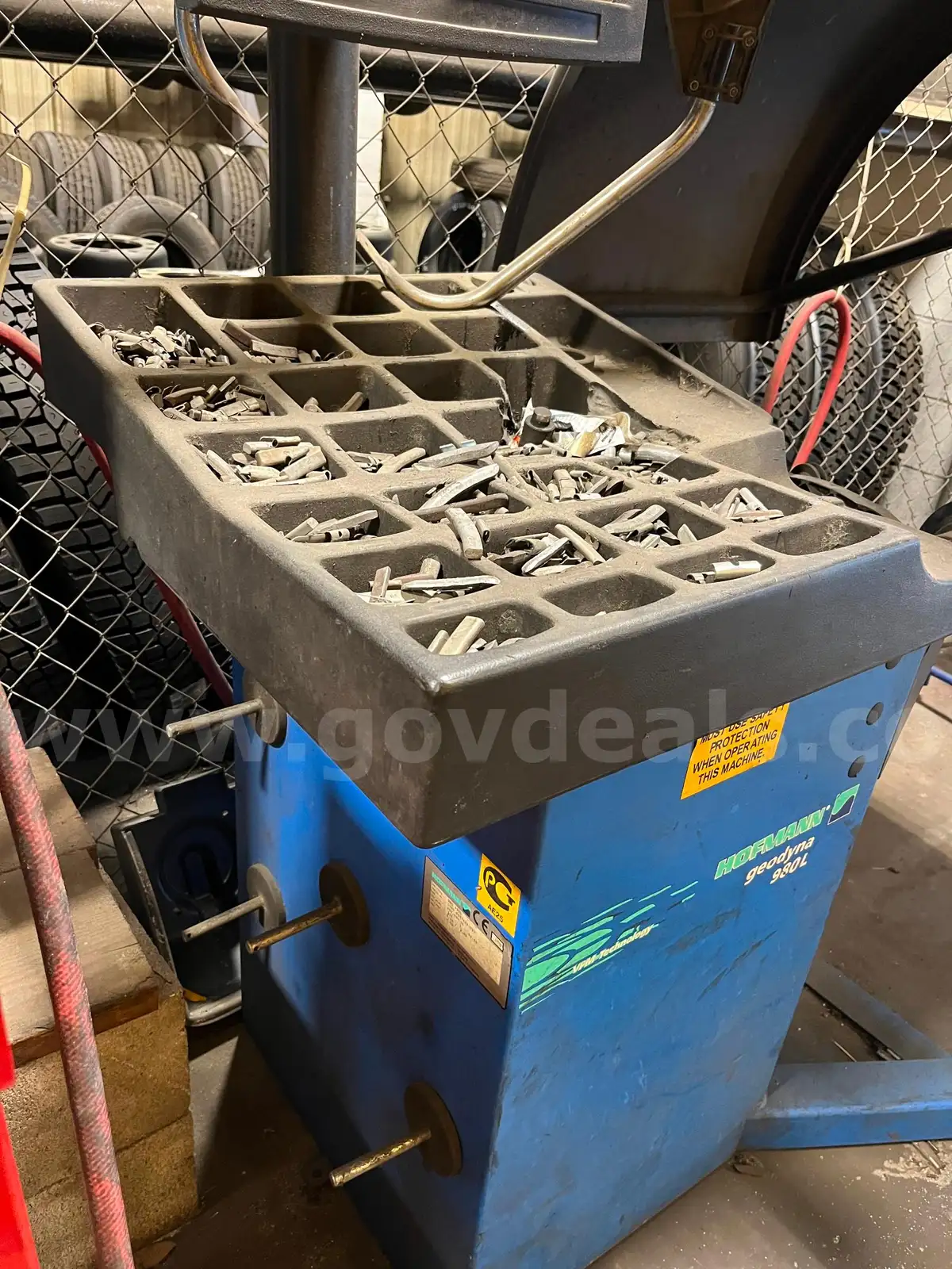 Hofmann Deodyna 980 L (Tire Balancer) | AllSurplus