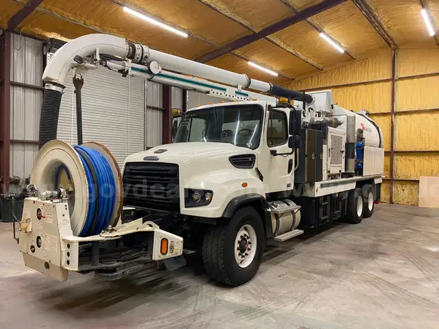 2013 Freightliner 114SD | GovDeals