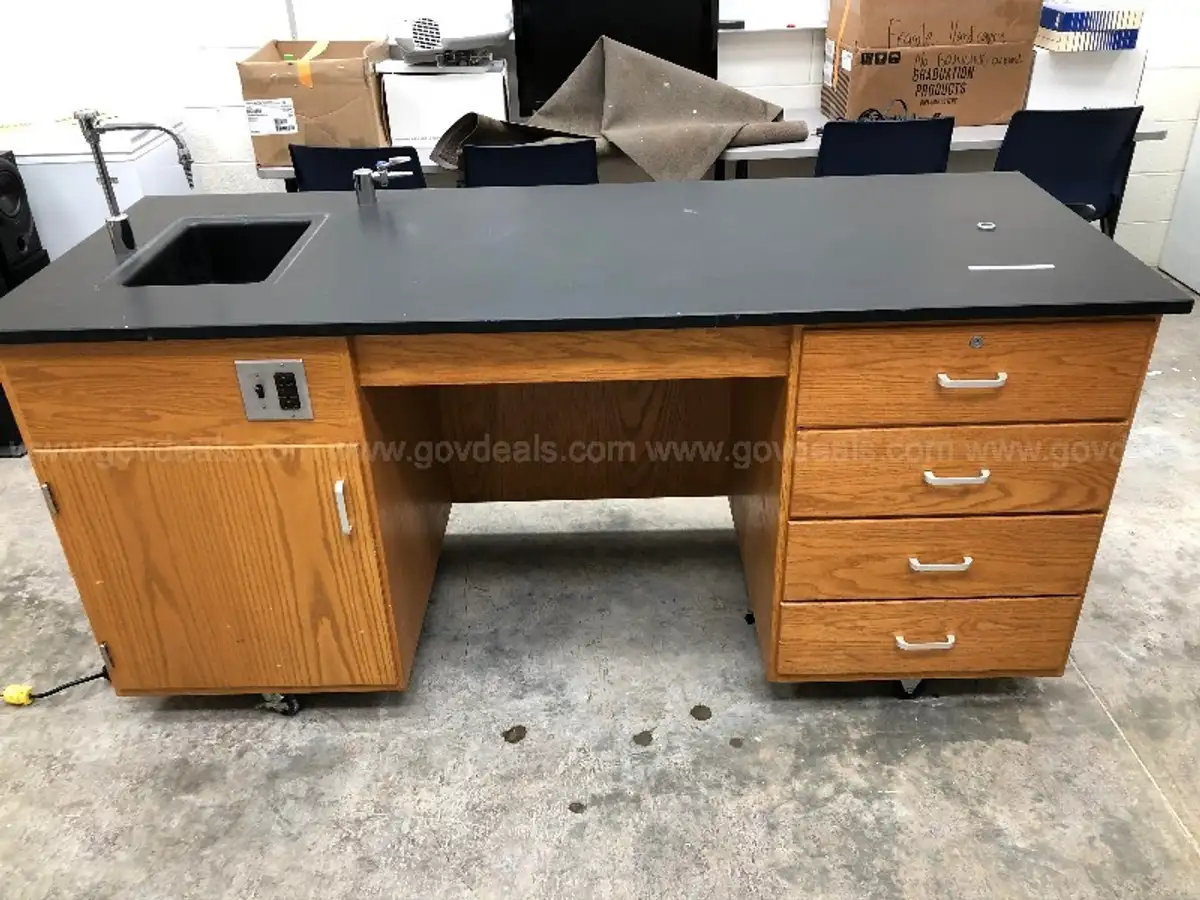 Lot of 1 Portable Lab Work Station | AllSurplus