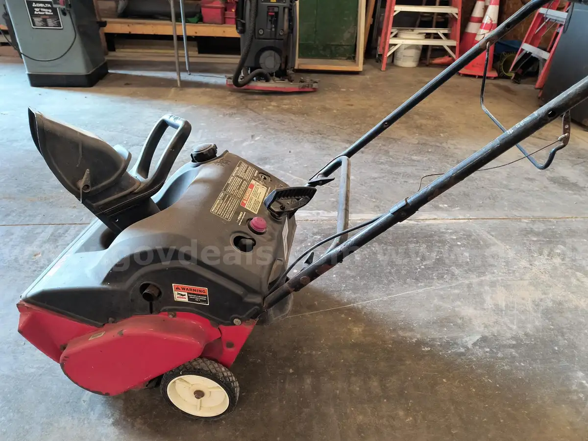 YARD MACHINE SNOW BLOWER | AllSurplus