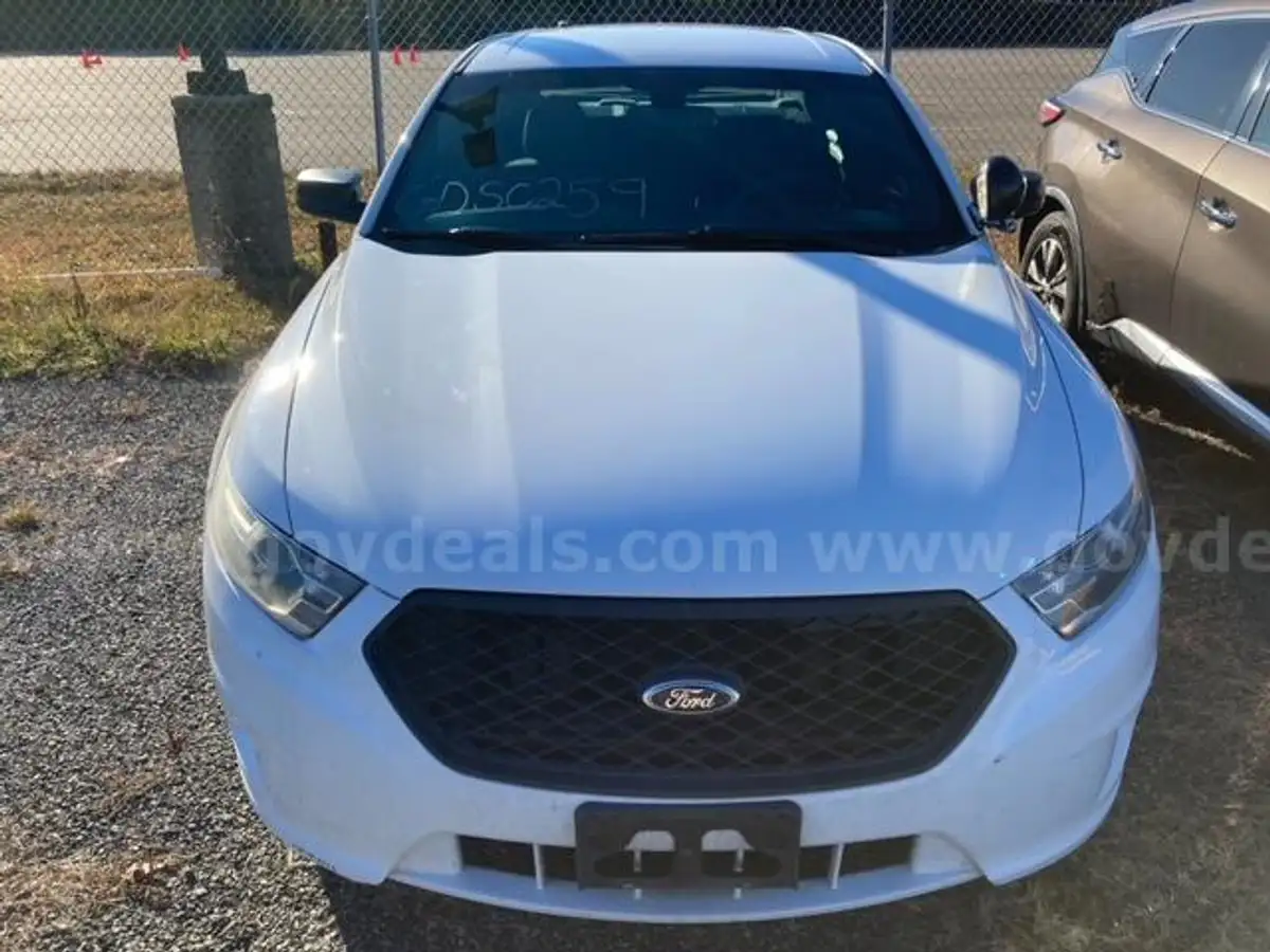 2015 Ford Taurus PI AWD | AllSurplus