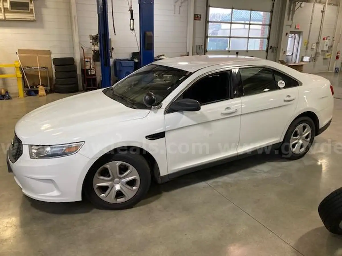 2015 Ford Taurus PI AWD | AllSurplus