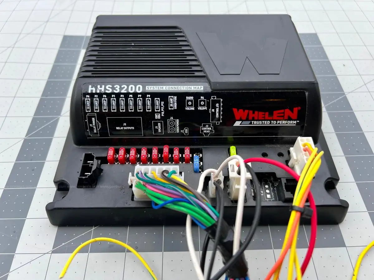 WHELEN HHS 3200 SIREN AND LIGHT LIGHTING CONTROL SYSTEM - CAN SHIP ...