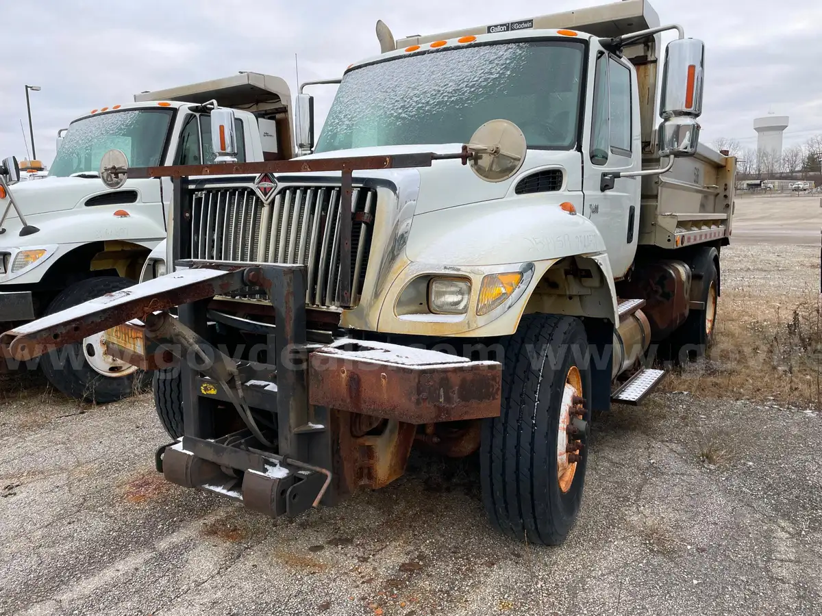 2006 International 7400 - Dump Truck with 9.3L L6 DIESEL | GovDeals