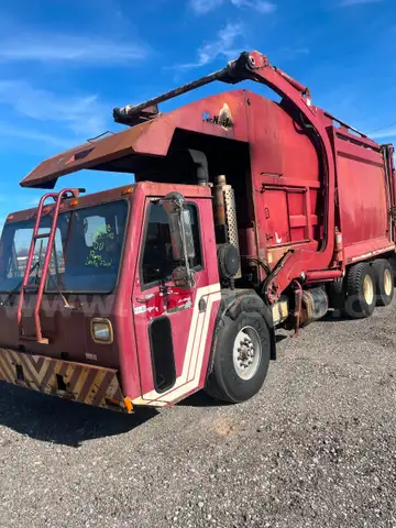 2006 Crane Carrier Co. Low Entry | GovDeals