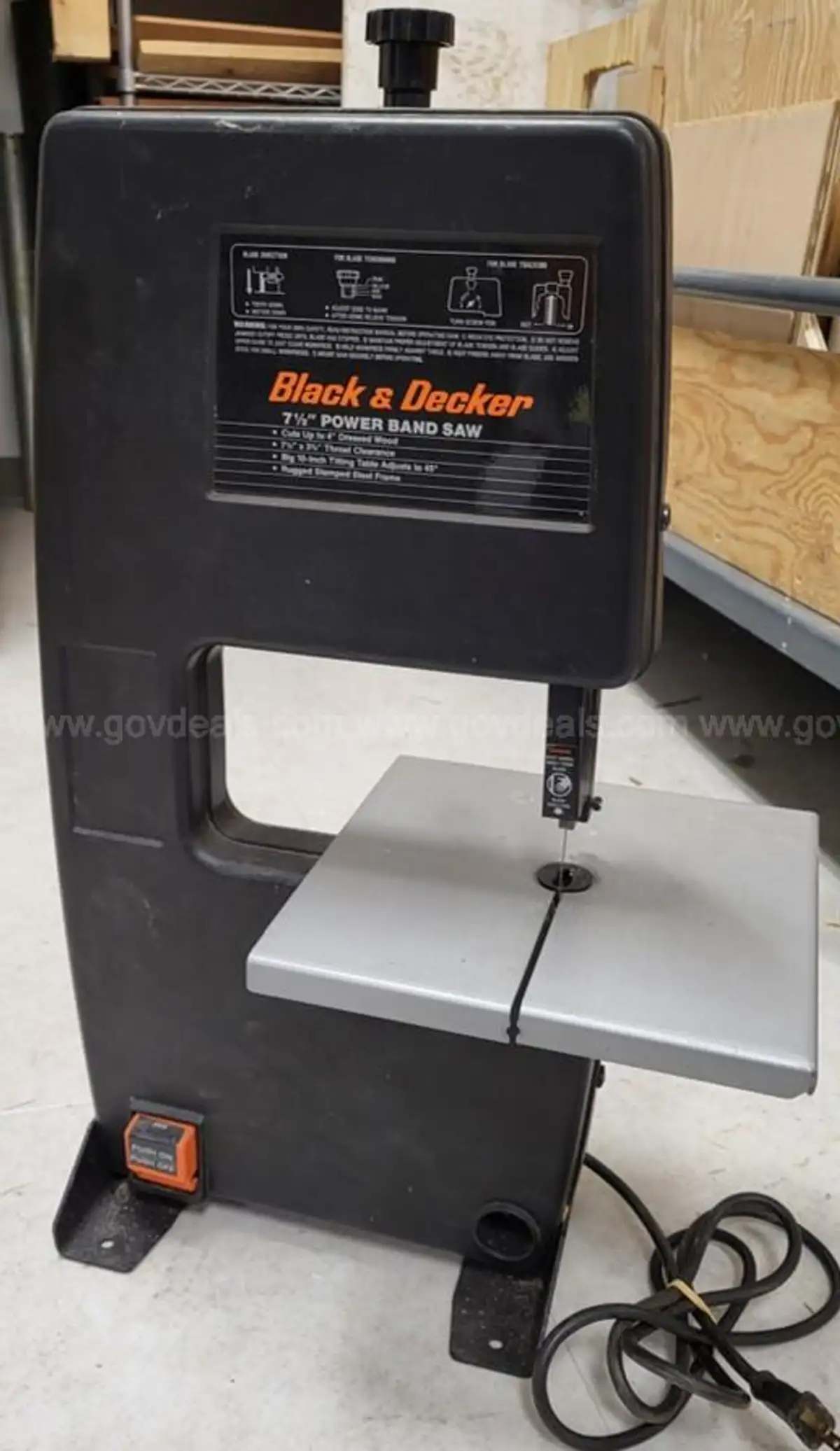 BLACK & DECKER BAND SAW MODEL 9422 | AllSurplus