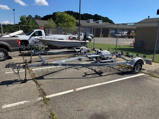 2006 EZ LOADER BOAT TRAILER | GovDeals