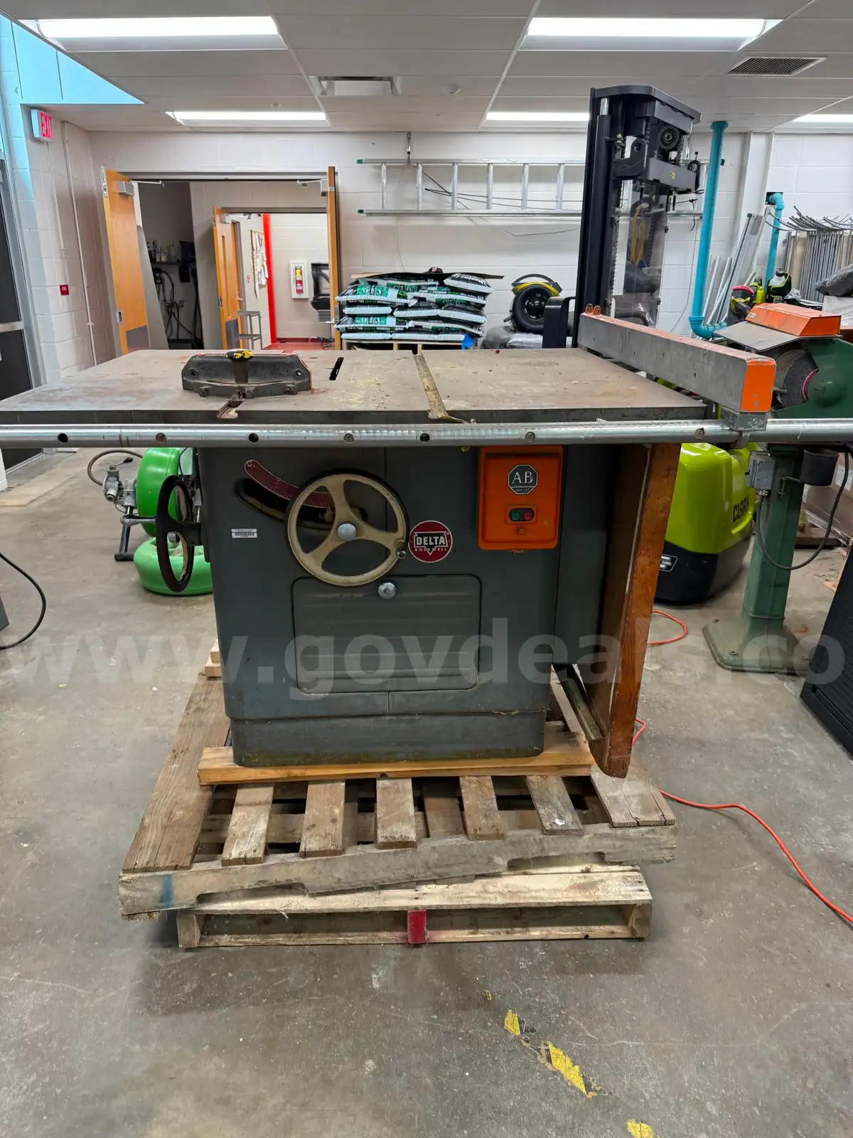 Large Delta Rockwell Commercial Table Saw | AllSurplus
