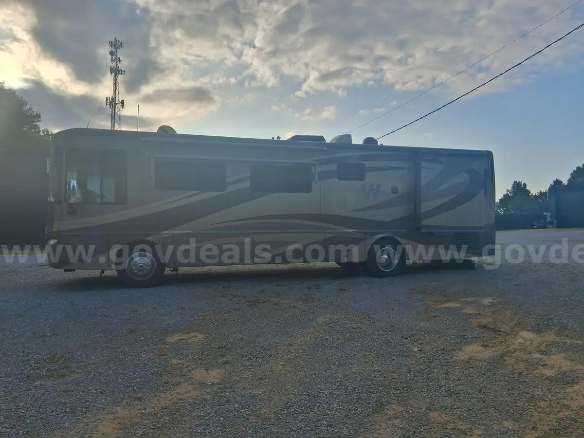 2007 Freightliner X-Line Motorhome | AllSurplus