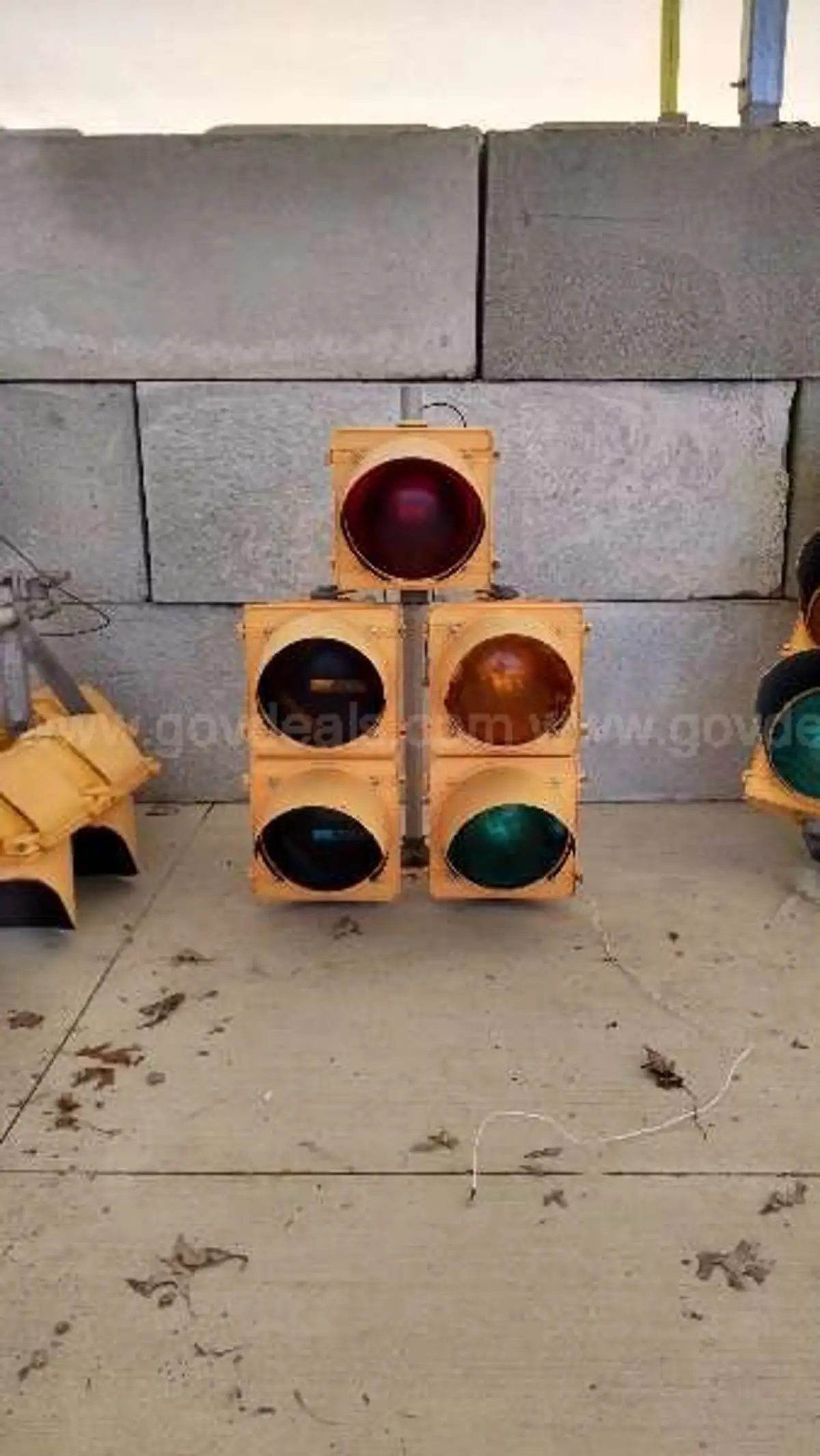 Traffic Light - 5 Head | GovDeals