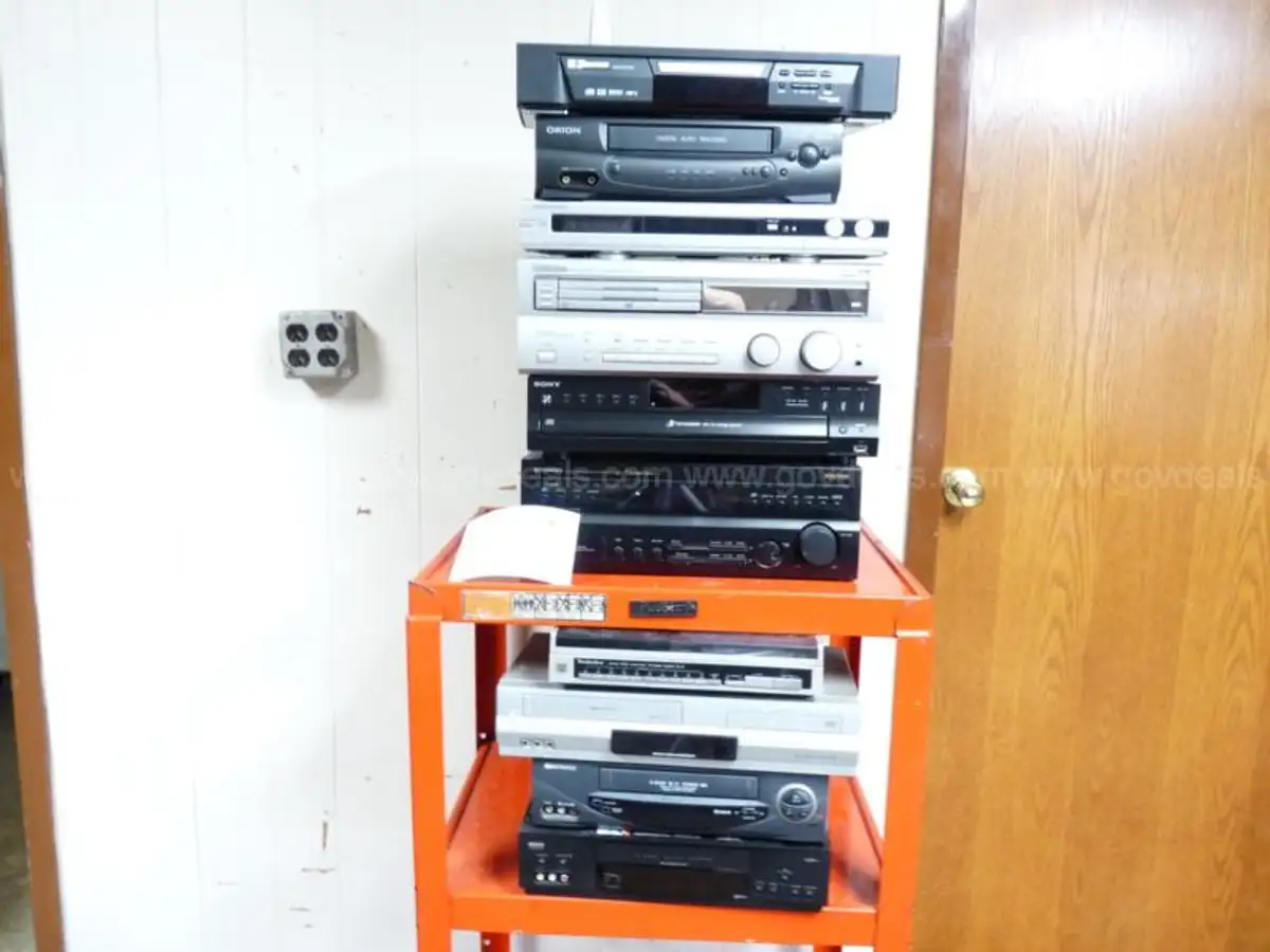 10 mixed electronics lot | AllSurplus