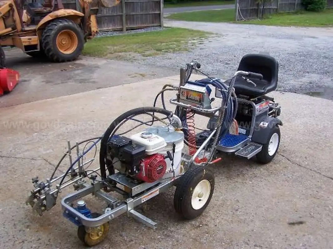 GRACO LINE LAZER DRIVER 3900 W LINE DRIVER PAINT SPRAYER GovDeals