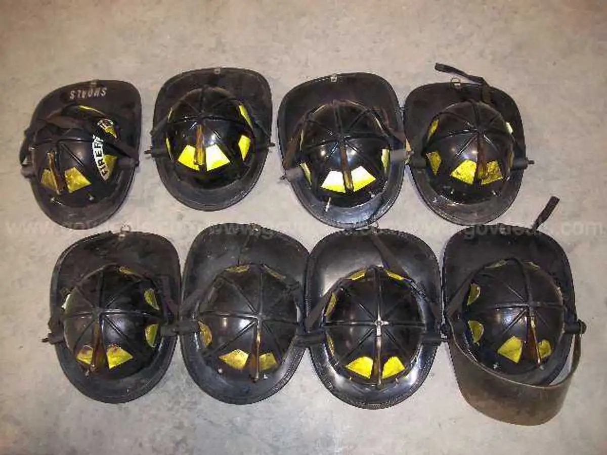 Cairns 880 Helmets | GovDeals