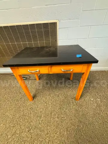 Small table | AllSurplus