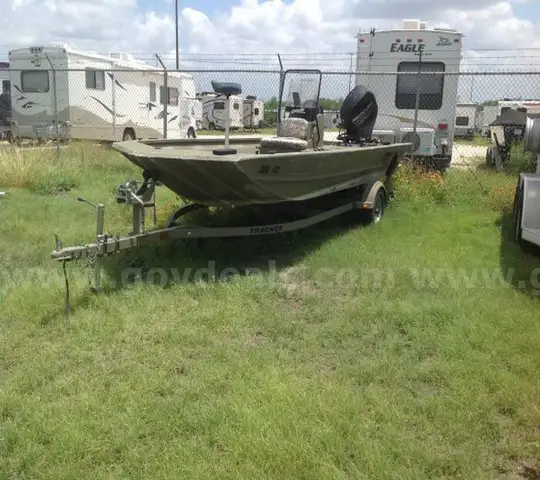 2014 Tracker Mdl GRIZZLY 1860 19ft Center console aluminum jon boat ...