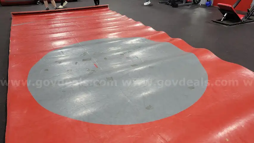 Wrestling Mat, 3 piece, 35'x35' High School Athletics | GovDeals