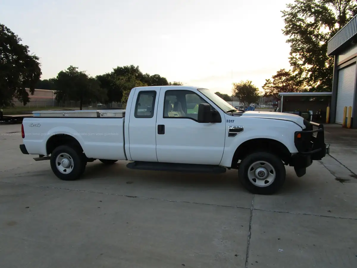 2009 Ford F-250 SD XL SuperCab 8 ft. Long Bed 4WD: 5.4L V-8 Gasoline ...