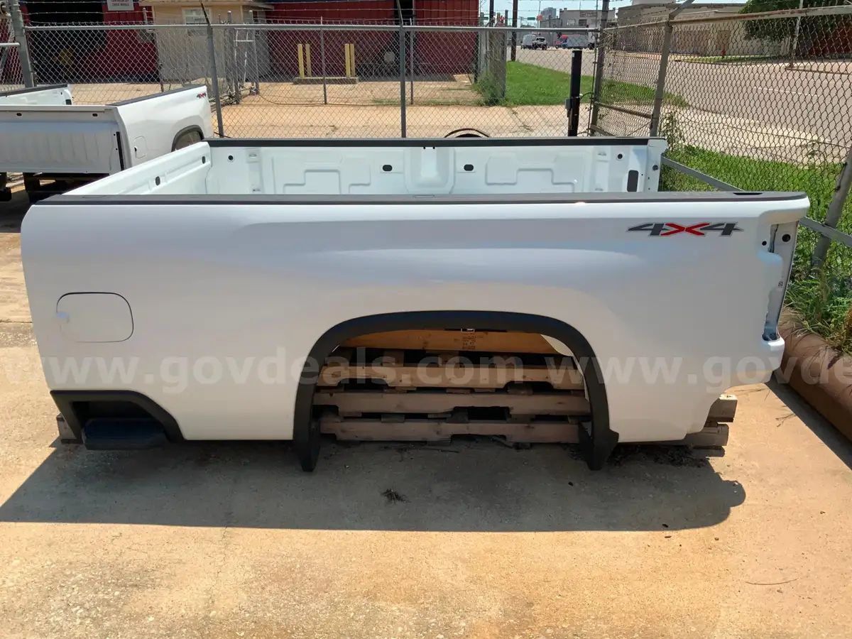 2022 Chevrolet 2500 HD truck bed 8foot | AllSurplus