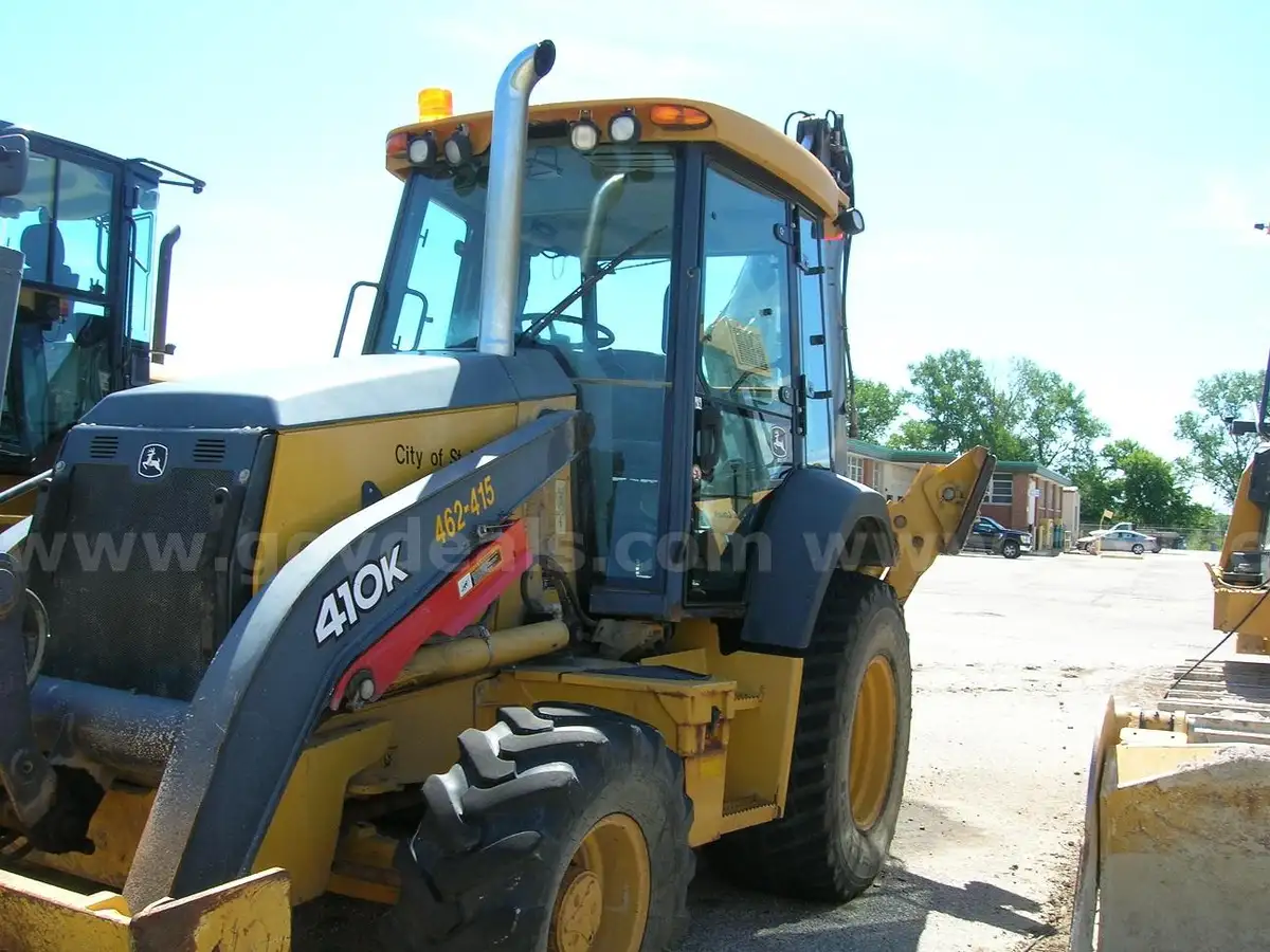John Deere 410K Backhoe Loader | GovDeals