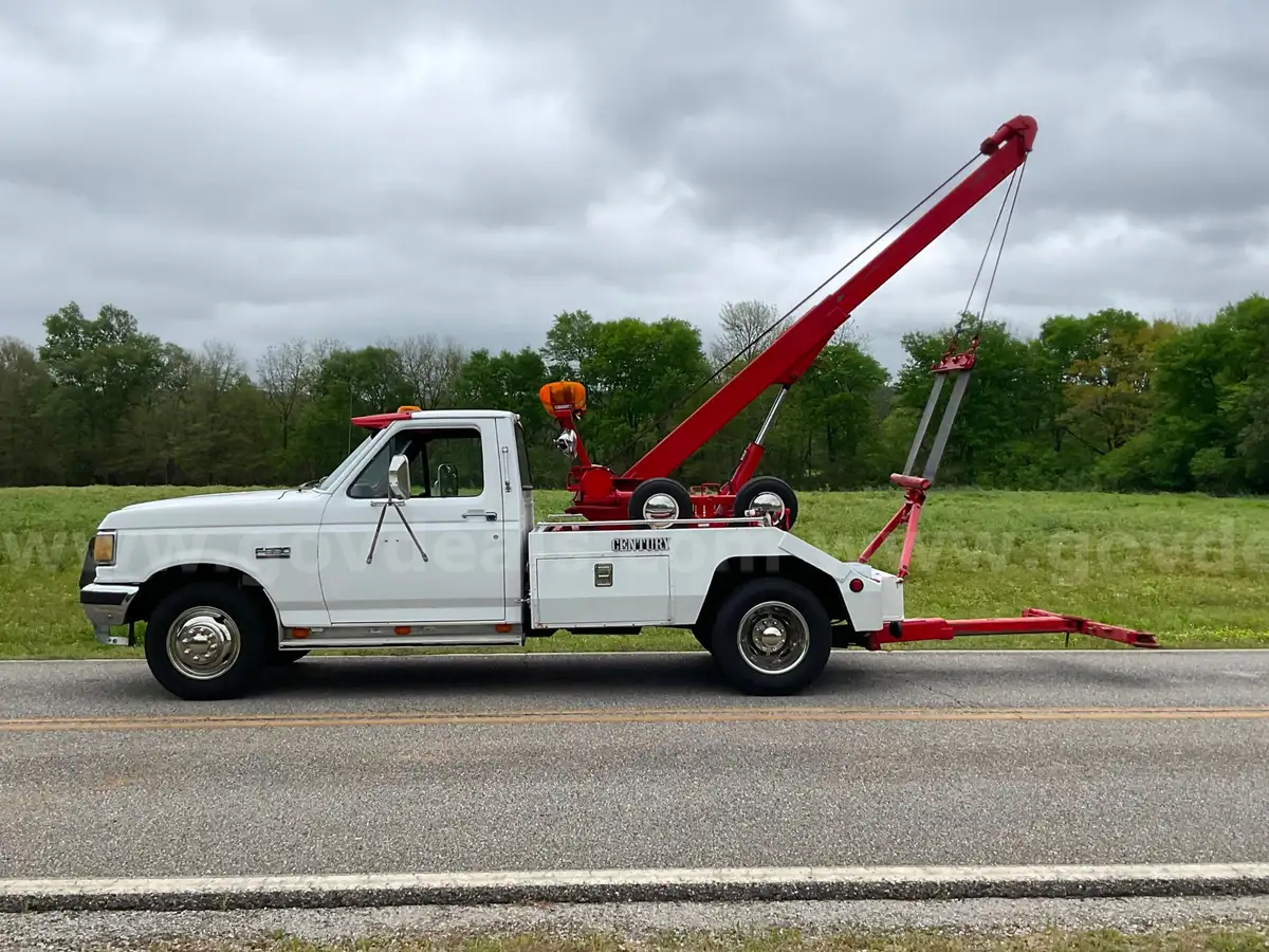 1990 Ford F-350 Tow Truck with Century Twin Line Wrecker | AllSurplus