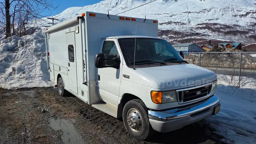 2003 Ford Econoline 450 CUTAWAY, 7.3L V8 OHV 16V TURBO DIESEL. | GovDeals