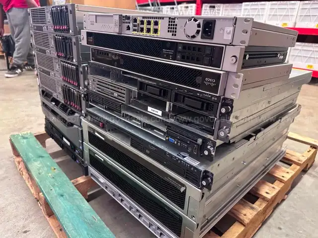 Lot of 18 Cisco Hp Dell Servers and Switches one pallet | AllSurplus