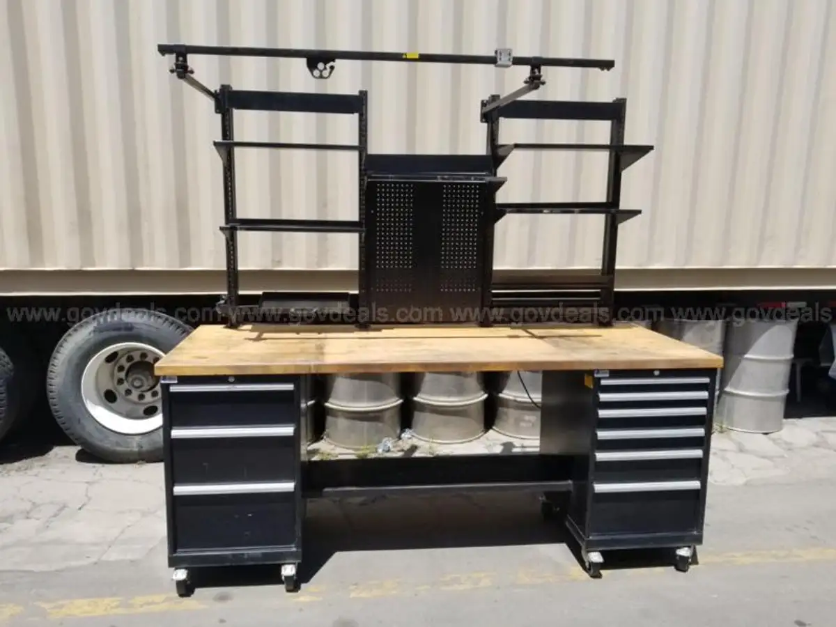 Lista work bench (8' wide) | GovDeals