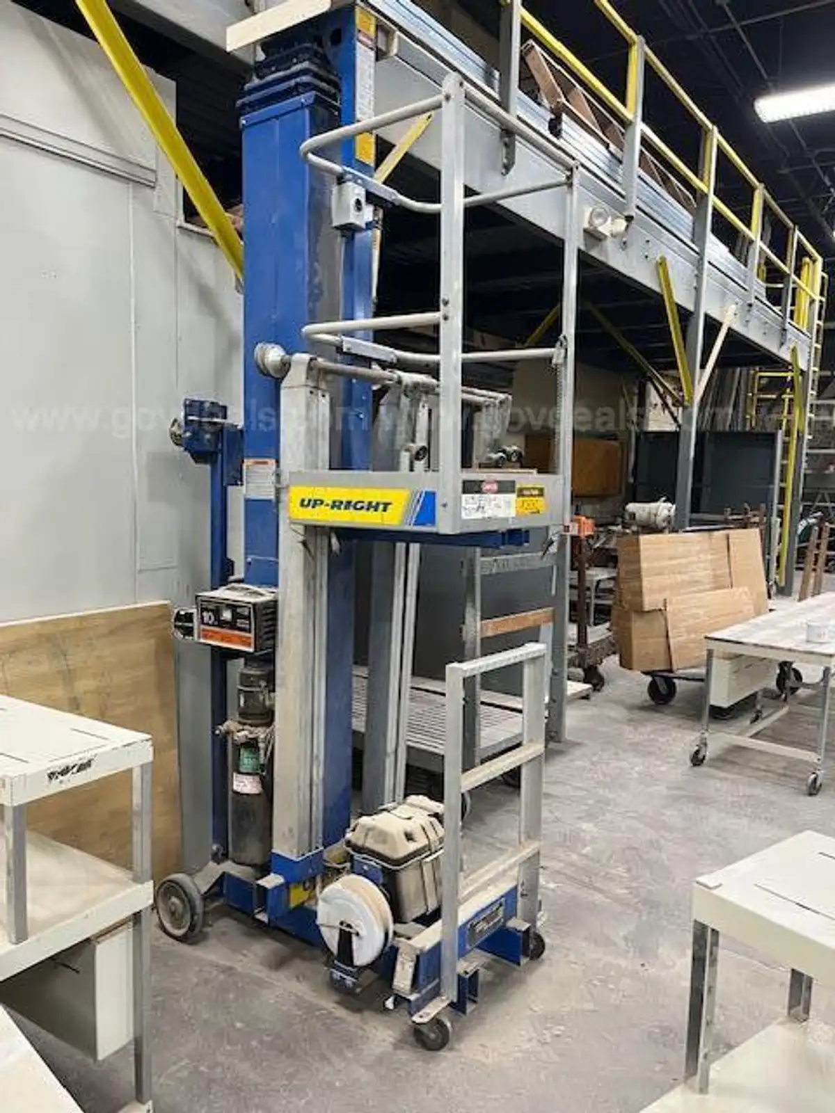 Upright Inc. Platform Lift | AllSurplus