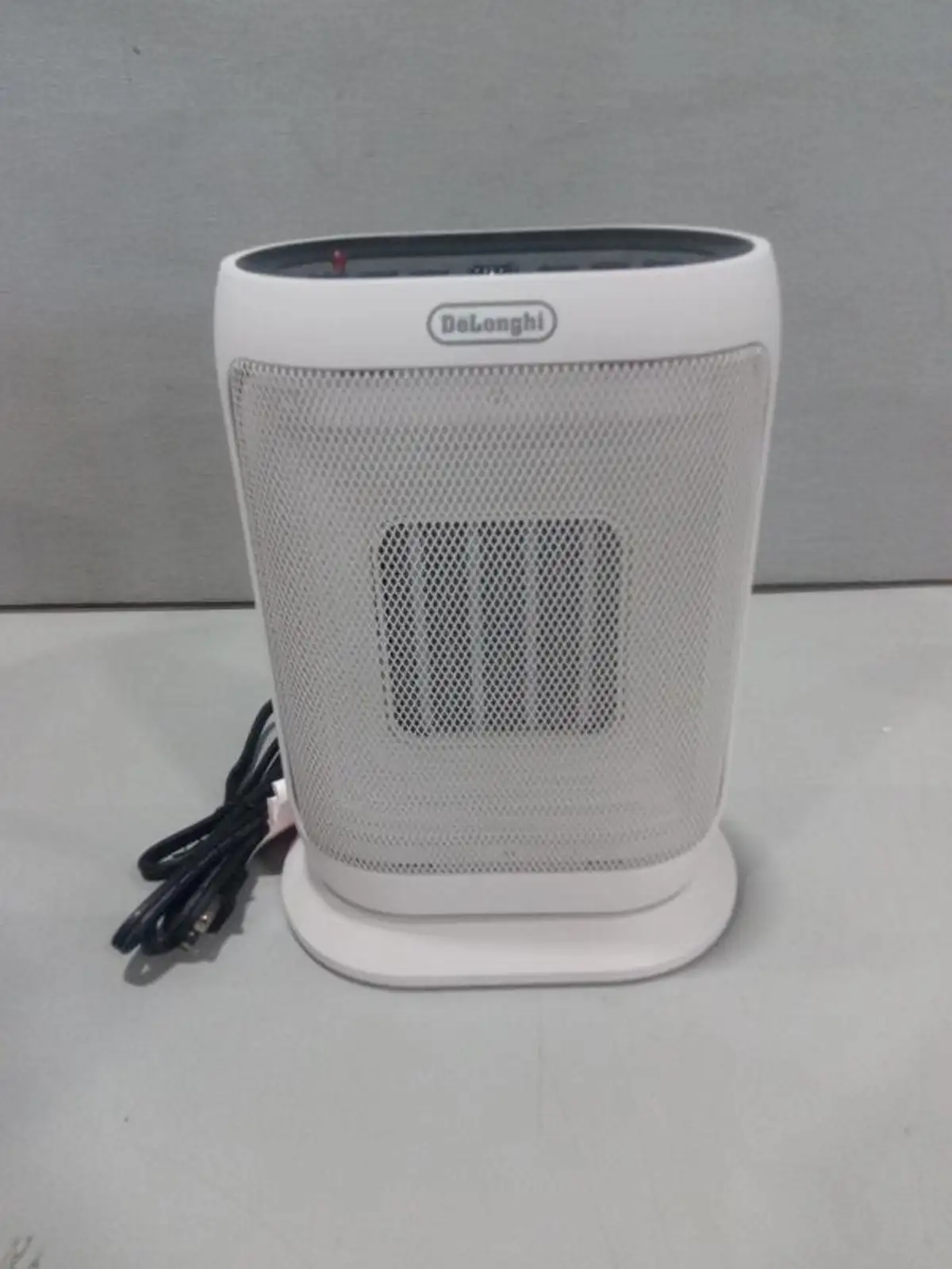 DeLonghi Up to 1500-Watt Ceramic Compact Personal Indoor Electric Space ...