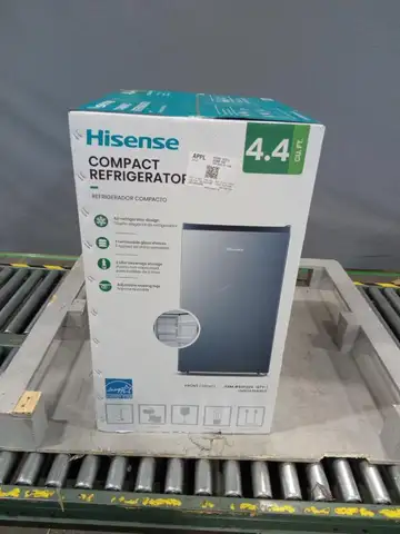 Hisense 4.4-cu ft Counter-depth Freestanding Mini Fridge (Silver ...