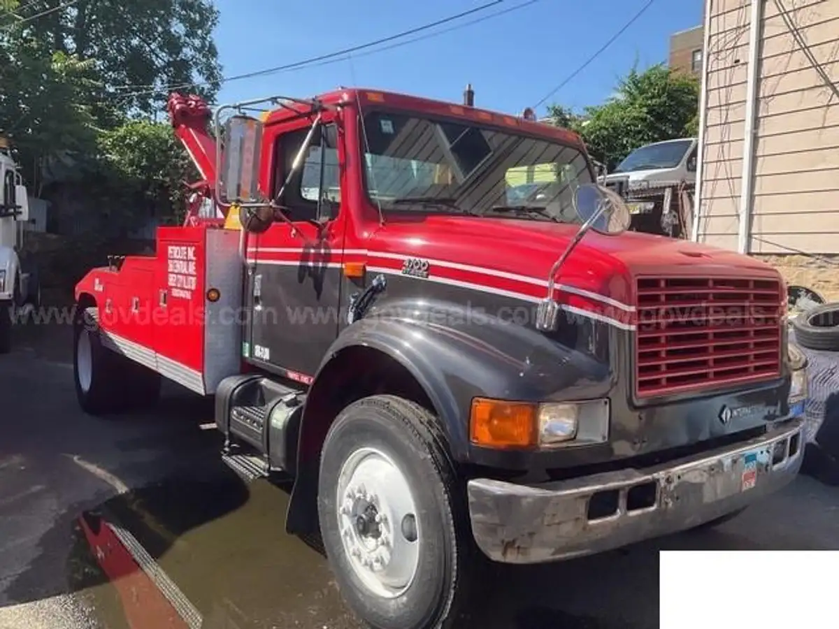 2000 International 4700 Tow Truck | AllSurplus