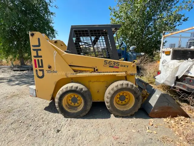 Gehl Skid Steer 5635 DXT | AllSurplus