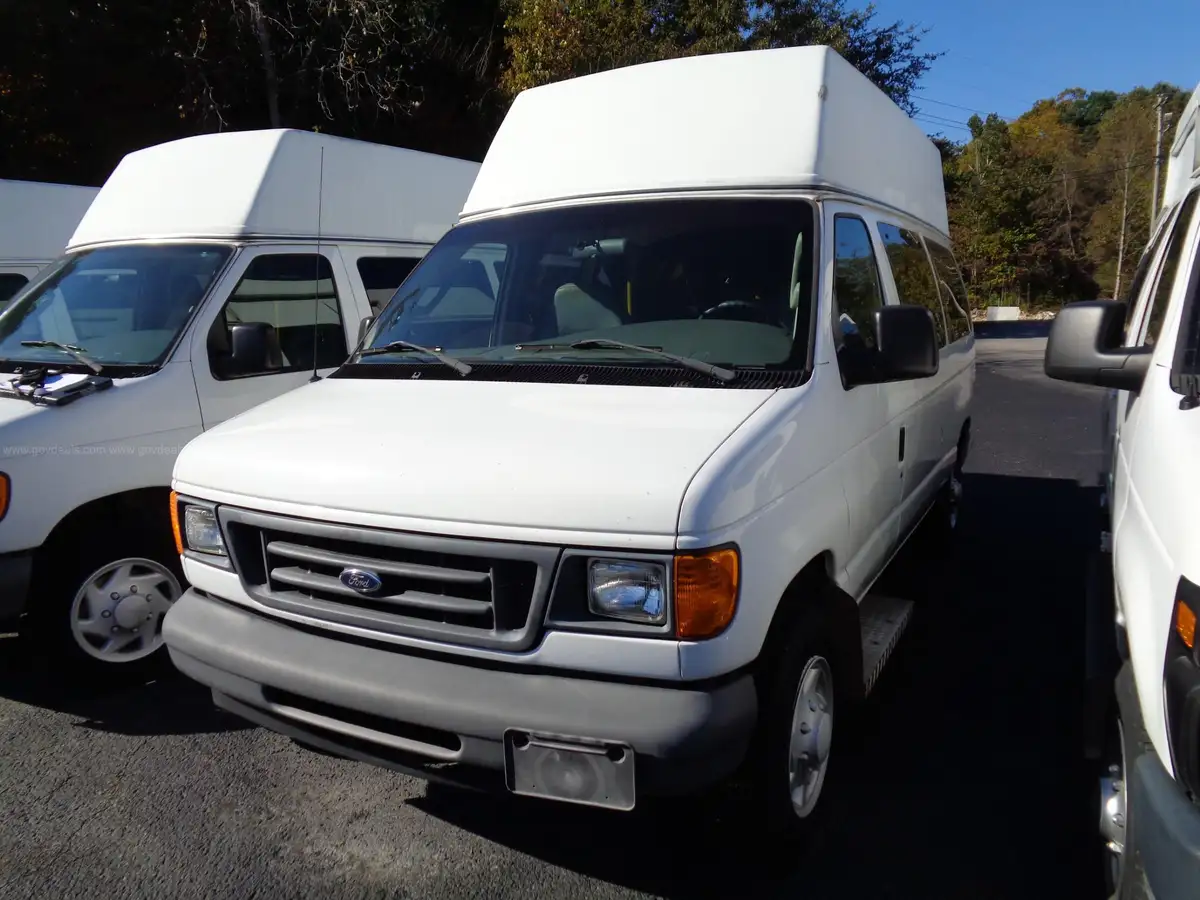 2007 Ford Econoline E150 | AllSurplus