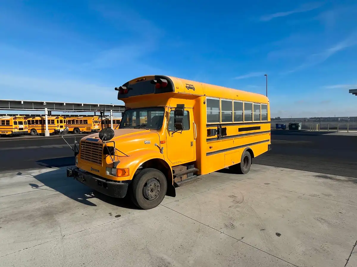 2000 International 3400, 34 Passenger Bus | AllSurplus