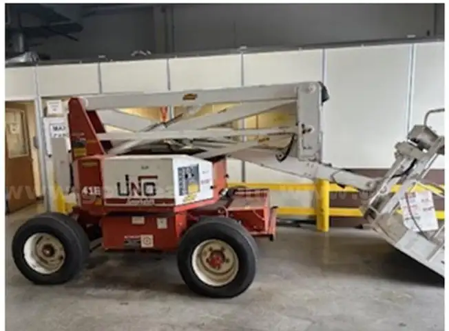 Lift - UNO Snorklelift Model 41E | GovDeals