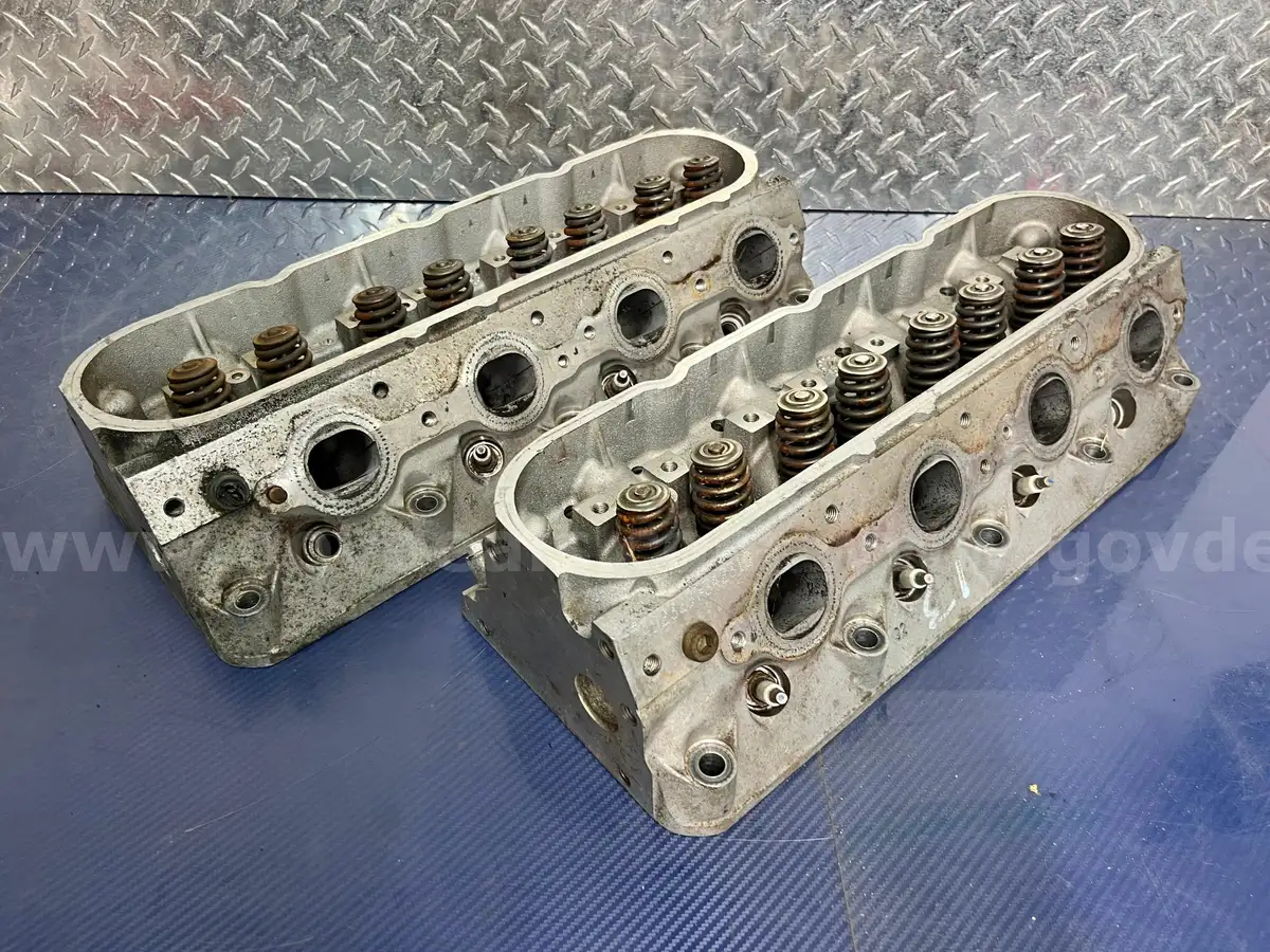 OEM USED Chevy Small Block Cylinder Heads Valves Springs | AllSurplus