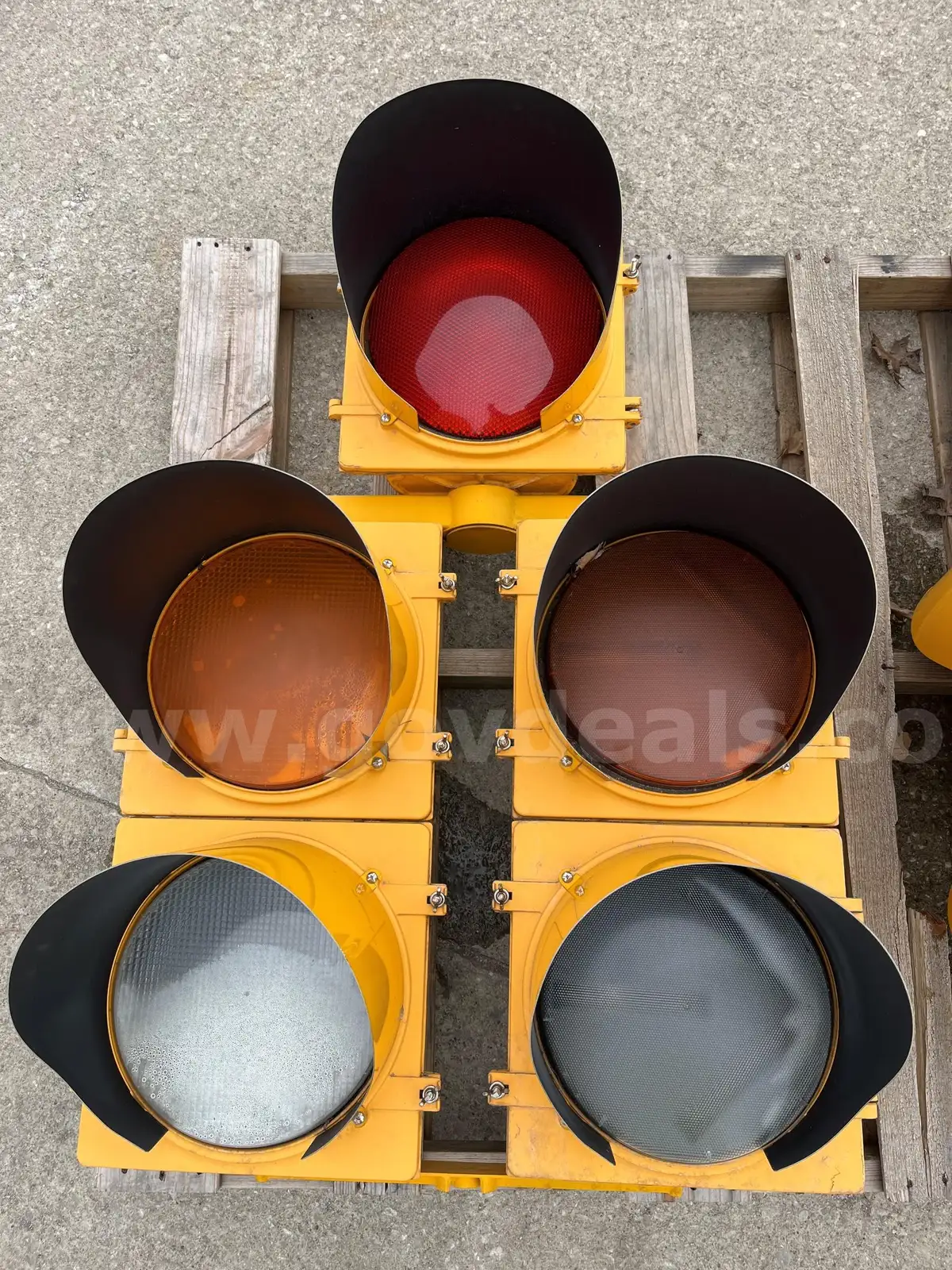 Aluminum 5 Section Traffic Signal | GovDeals
