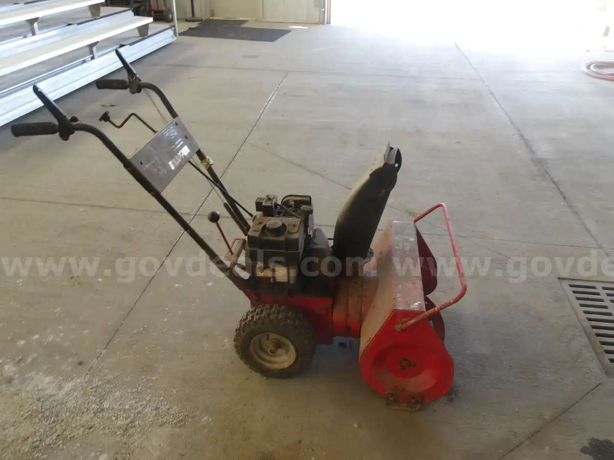 Snapper 524 Snow Blower | AllSurplus