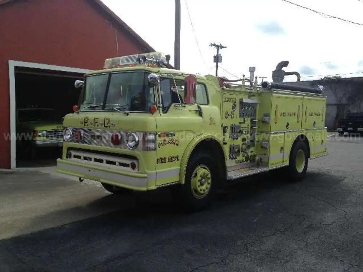 1981 Ford F800 Custom Cab Firetruck | GovDeals